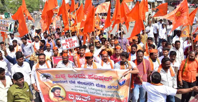 VHP members strongly protest on Harsha murder in Shivamogga. | Struggle ...